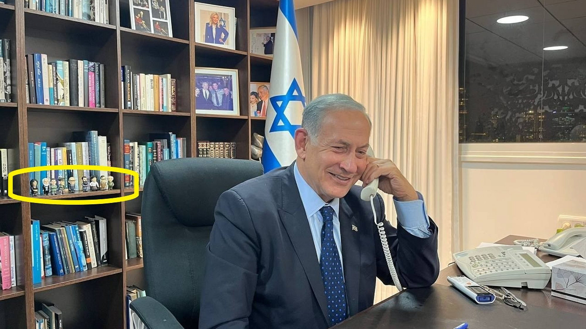 Those figurines behind Netanyahu: What do they mean? - JNS.org