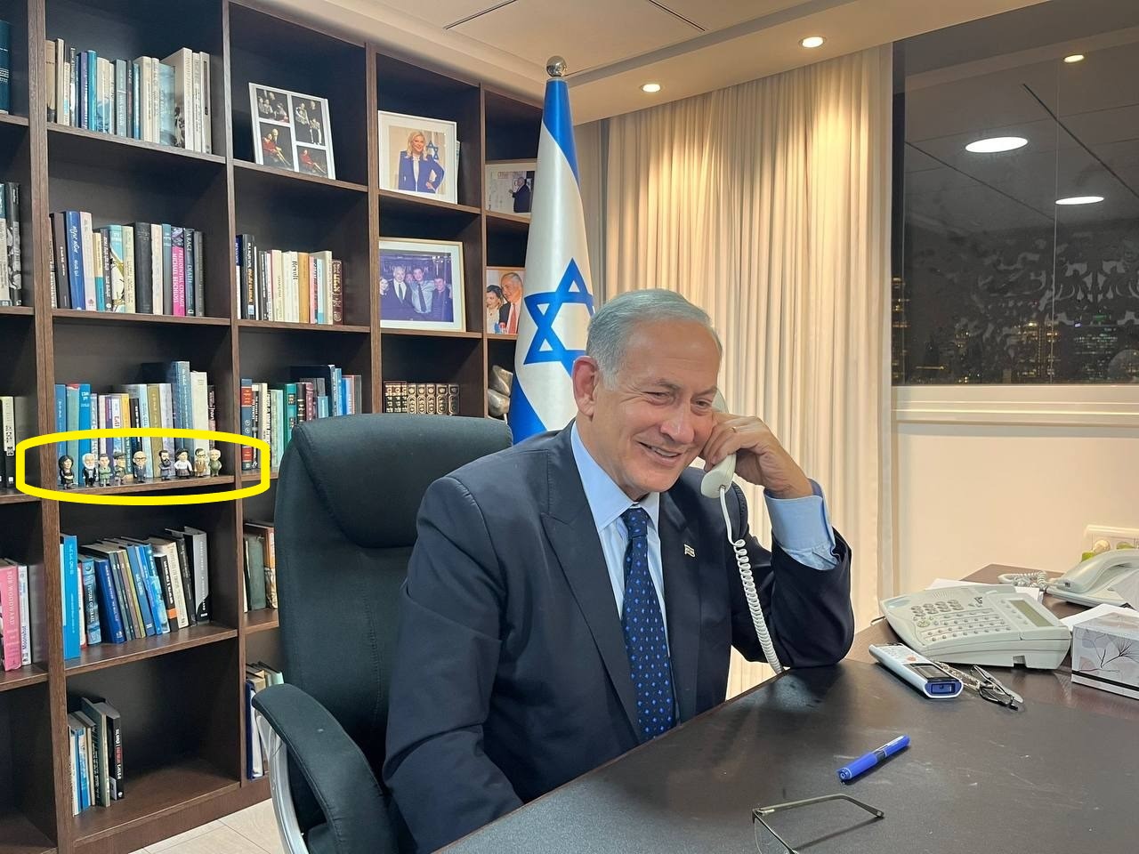 Those figurines behind Netanyahu: What do they mean? - JNS.org
