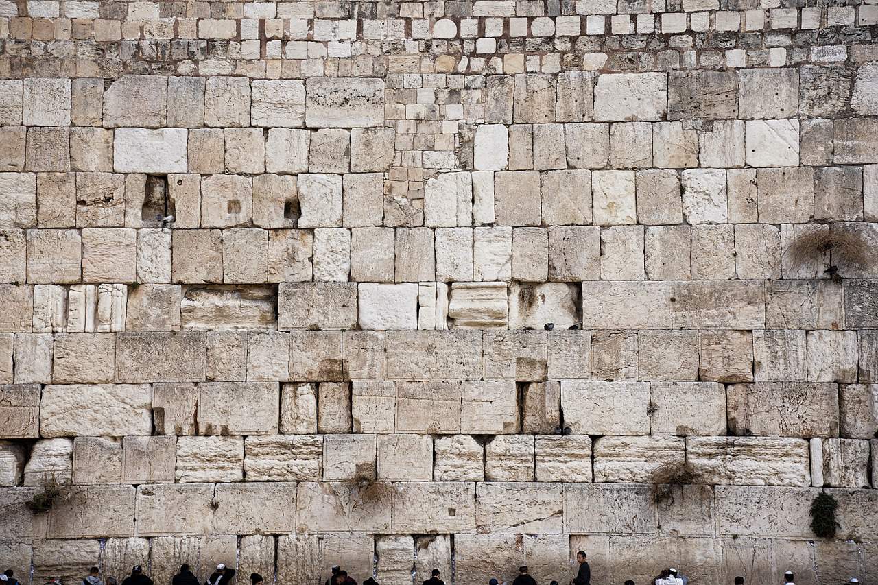 Montana senator puts note in Kotel praying for local Chabad family ...