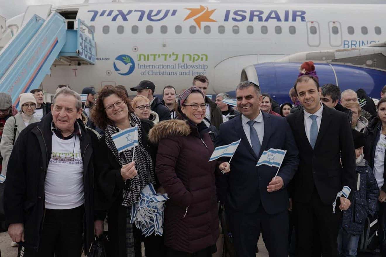 ‘Aliyah’ applications from Western countries surge since Oct. 7 - JNS.org